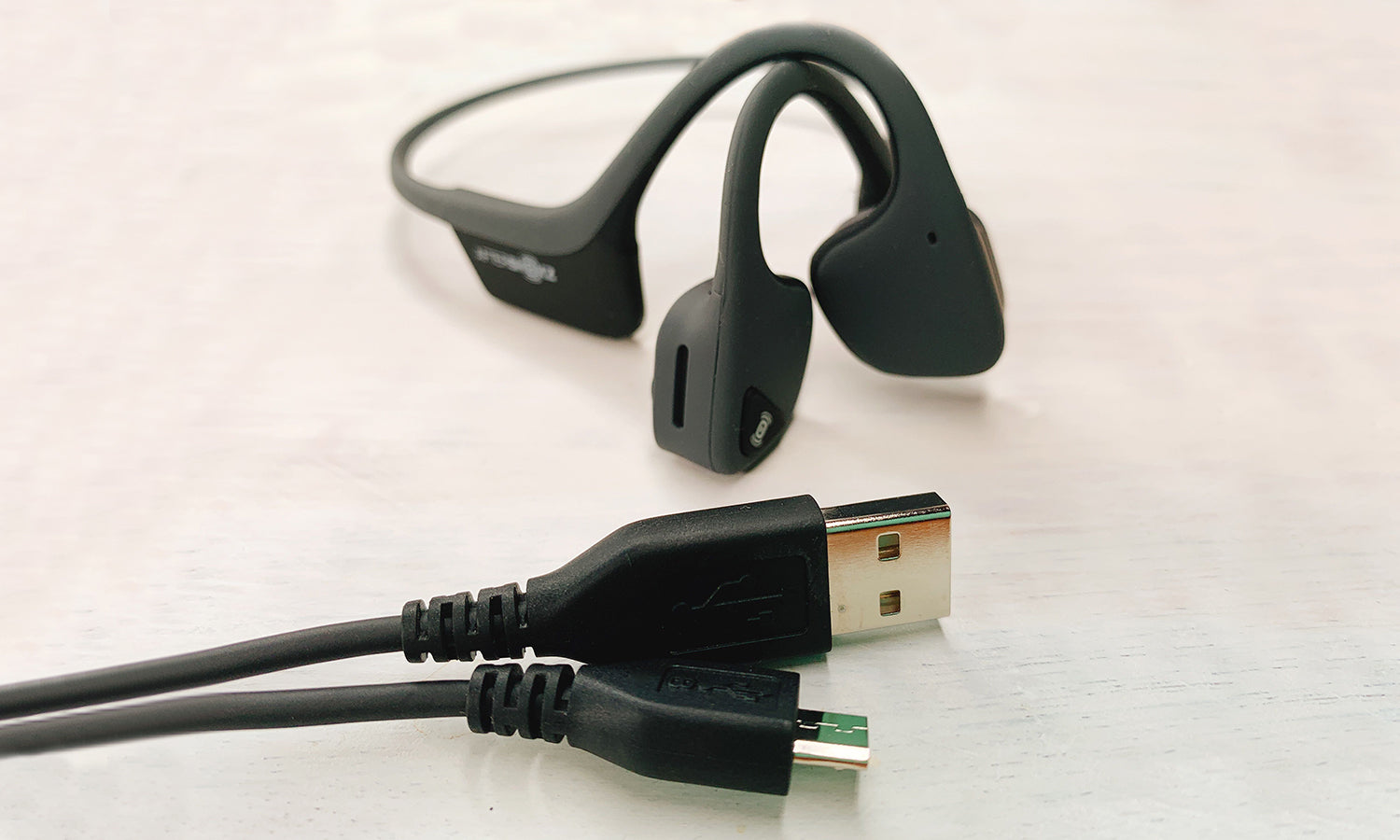 How To Charge Your Headphones – Shokz Canada